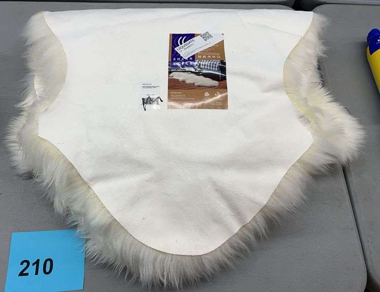 SHEAR STYLE 44"x 28" GENUINE SHEEPSKIN RUG - Earl's Auction Company