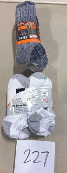 (2) PACKS OF MENS SOCKS - Earl's Auction Company