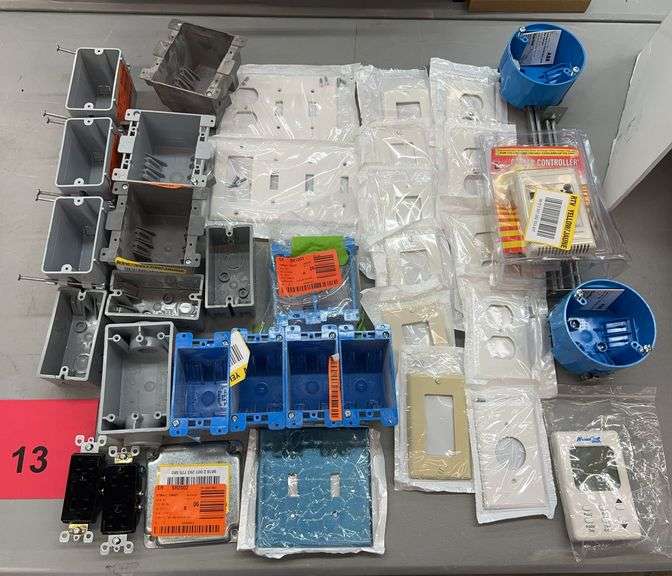 MISC LOT OF ELECTRICAL ITEMS - SEE PHOTOS - Earl's Auction Company
