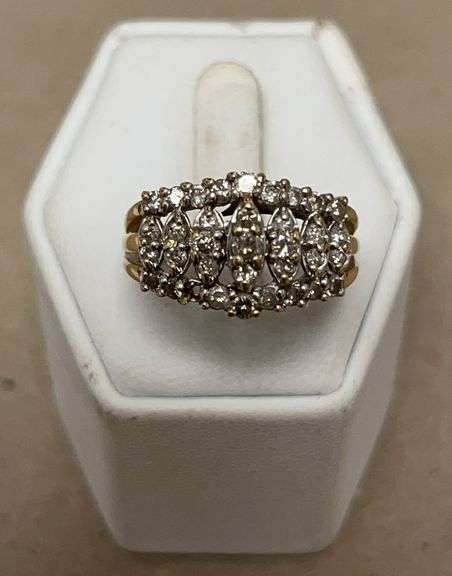 10K GOLD DIAMOND RING SIZE 7 (MISSING 1 STONE) - Earl's Auction Company