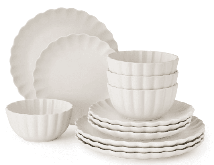 12PC SCALLOP DINNERWARE SET IN BOX - Earl's Auction Company