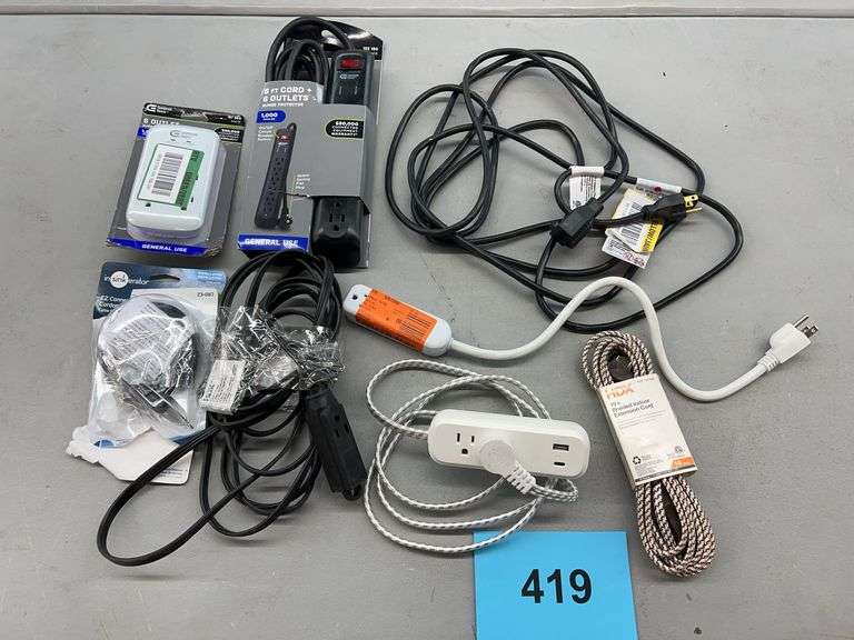 MISC LOT OF ELECTRICAL ITEMS - SEE PHOTOS - Earl's Auction Company