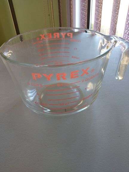 Pyrex 8 cup measuring cup - EK Auctioneers LLC