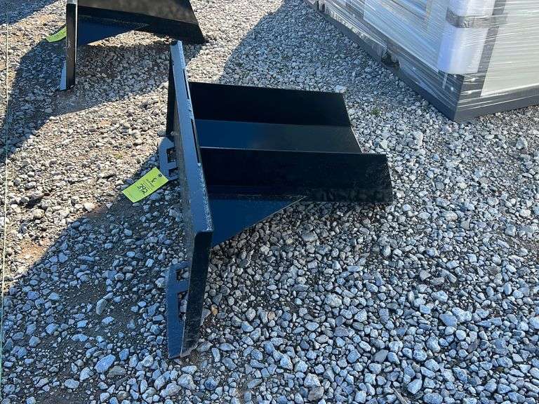 UNUSED SKID STEER TREE SPADE DIGGER - EK Auctioneers LLC