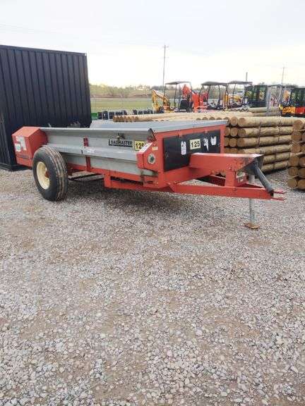 LOAD MASTER 125 MANURE SPREADER - EK Auctioneers LLC
