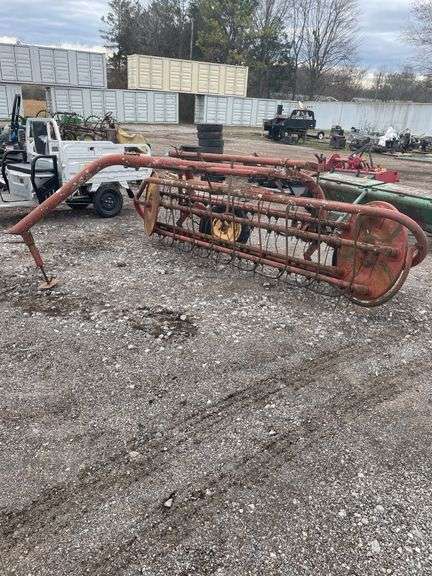 MASSEY FERGUSON HAY RAKE - EK Auctioneers LLC