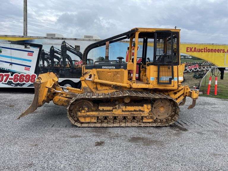 DRESSTA TD-9M CRAWLER DOZER - EK Auctioneers LLC