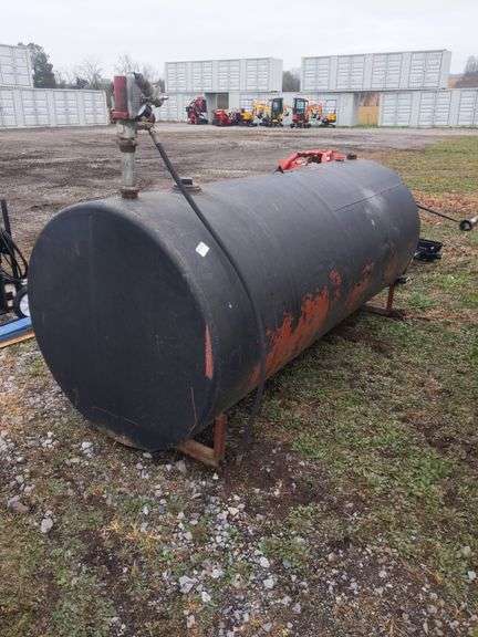 600 GAL PEE DEE TANK CO. DIESEL TANK W/ PNEUMATIC PUMP - EK Auctioneers LLC