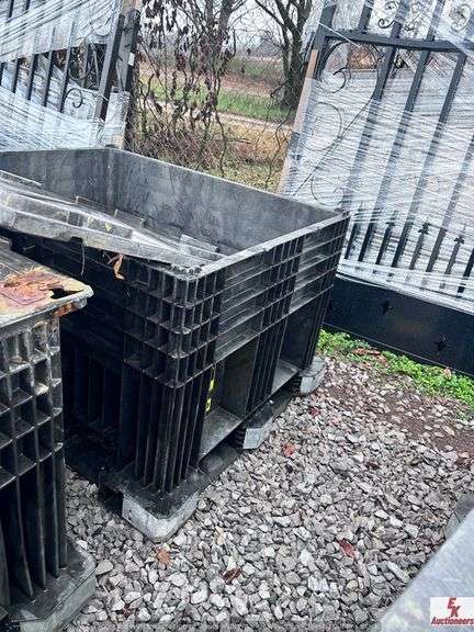 QTY (1) PLASTIC FEED BIN - HOLDS 800LBS OF BEEF DEVELOPER - EK ...