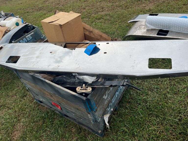 PALLET OF MISC AUTOMOBILE PARTS FOR VOLVO,MACK, FREIGHTLINER - EK ...