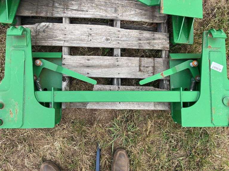 JOHN DEERE QUICK ATTACH ADAPTER - EK Auctioneers LLC