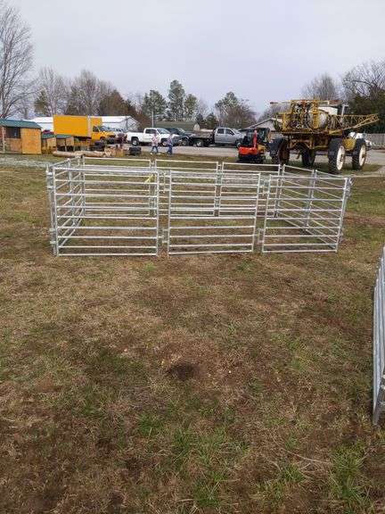 QTY (10) 4' SHEEP & GOAT CORRAL PANELS - EK Auctioneers LLC