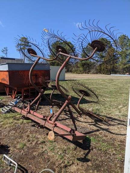 3PT 8 WHEEL V RAKE, EXTRA TINES - EK Auctioneers LLC