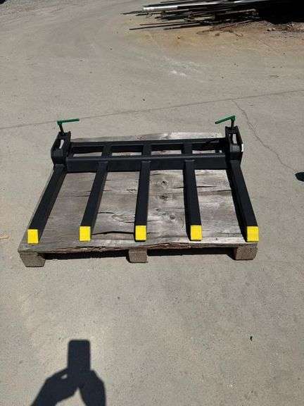 Tractor Bucket Clamp on Debris Forks 42" W x 31" D 2500 LB Cap. - EK ...