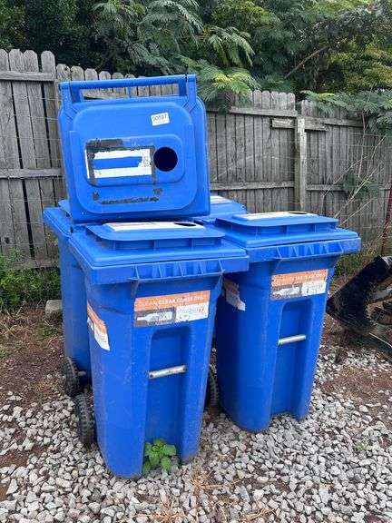 QTY (5) ROLLING RECYCLE BINS - EK Auctioneers LLC