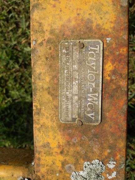 12' TAYLOR WAY HYDRAULIC DISC HARROW - EK Auctioneers LLC