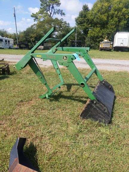 JOHN DEERE 40 LOADER W/ BUCKET - EK Auctioneers LLC