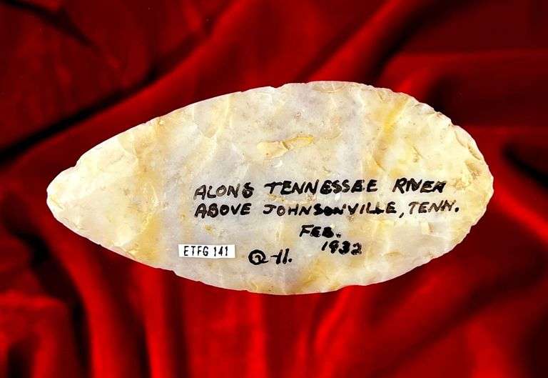 A Translucent 3-1/4" Adena Cache Blade - Evan Gallo Auctioneers LLC