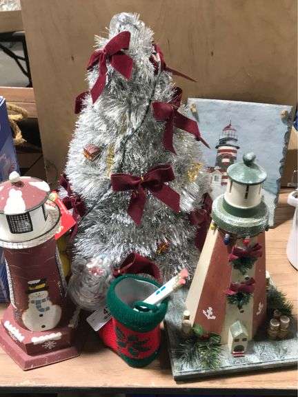 Christmas items - Auction Services LTD