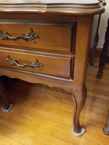 End Table - Auction Services LTD