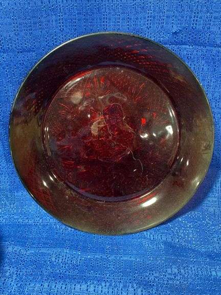 Red dishes - Auction Services LTD