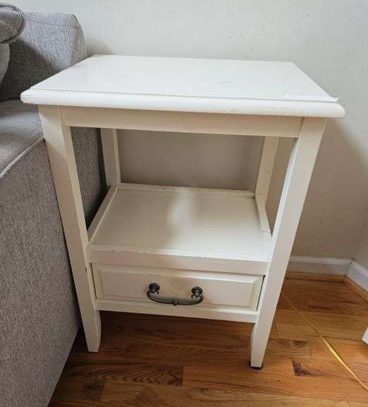 End Table - Auction Services LTD
