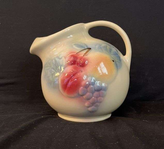Shawnee pottery pitcher - Auction Services LTD