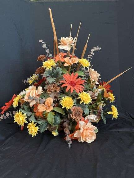 Flower arrangements - Auction Services LTD