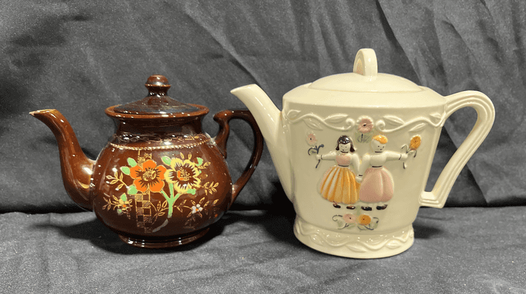 Tea pots - Auction Services LTD