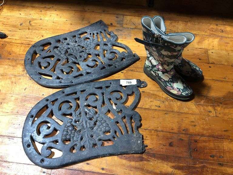 Cast iron and mud boots - Auction Services LTD