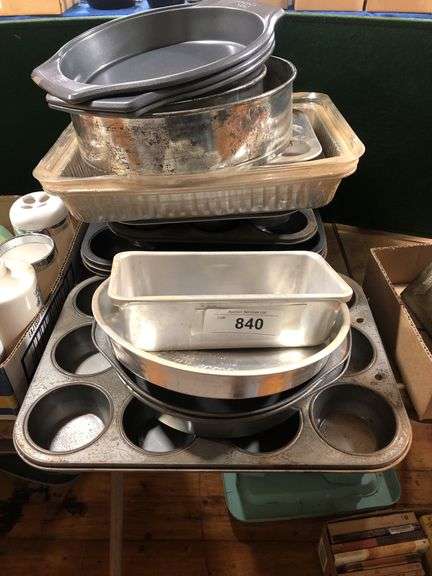 Baking pans - Auction Services LTD