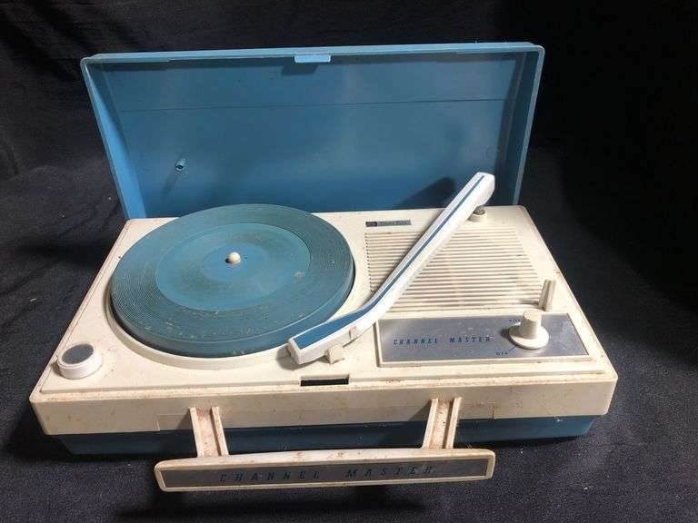 Vintage Channel Master record player - Auction Services LTD