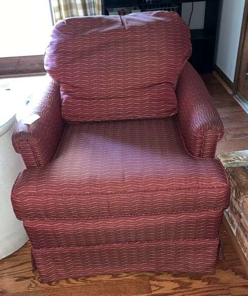 Swivel rocking chair - Auction Services LTD
