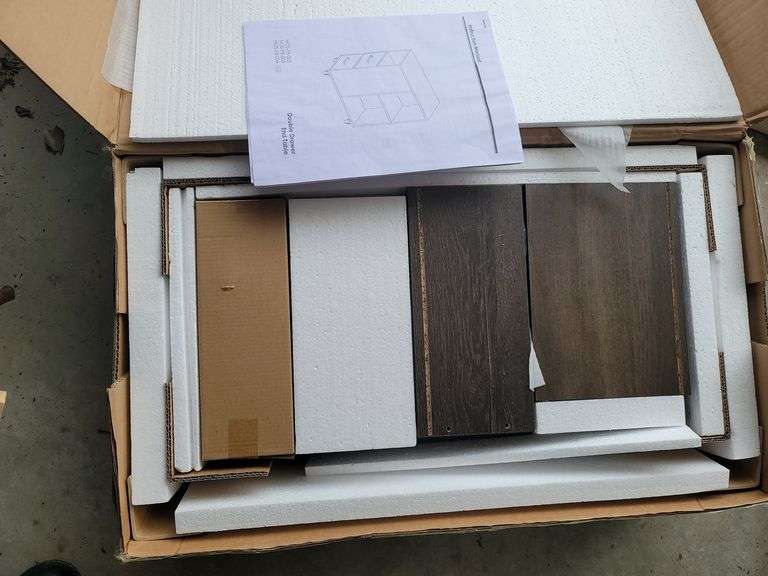 End table - Auction Services LTD