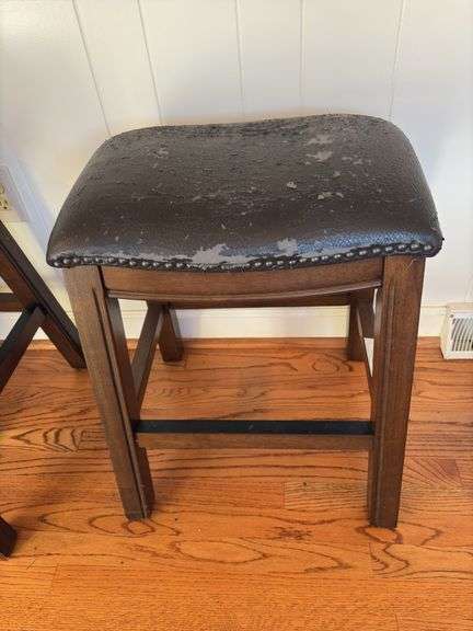 Bar stool - Auction Services LTD