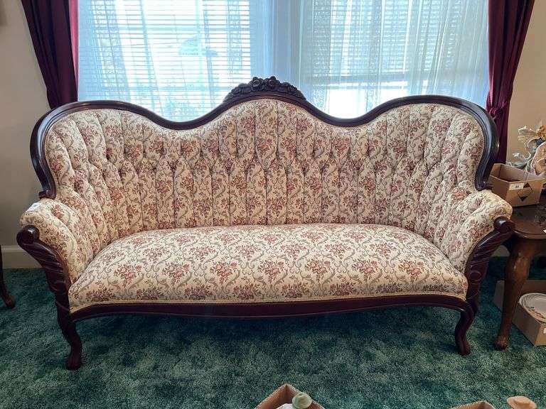 Vintage sofa - Auction Services LTD