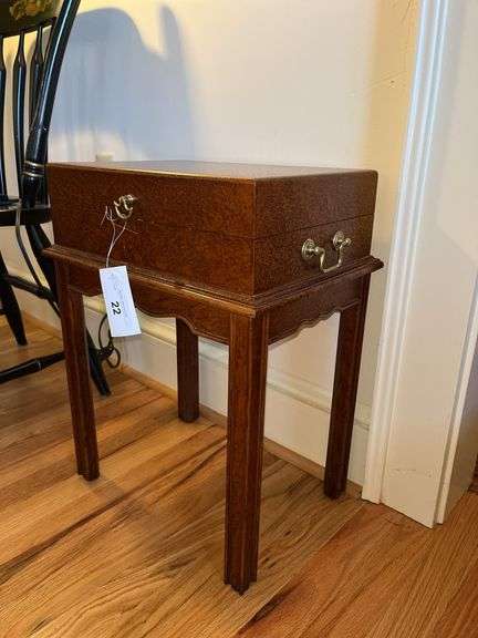 Lift-top Side Table - Auction Services LTD
