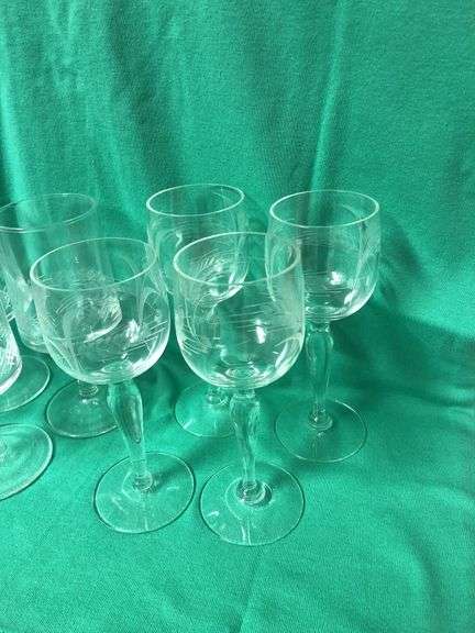 Decanters and stemware - Auction Services LTD