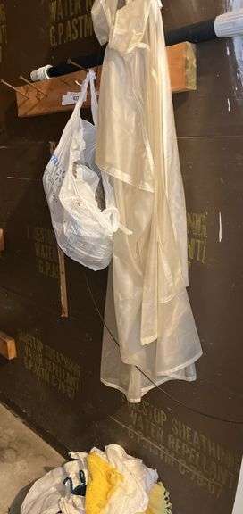 Rain slicker - Auction Services LTD