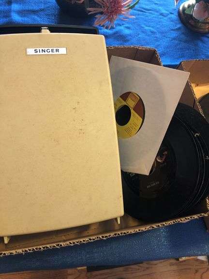 Vintage Singer portable record player - Auction Services LTD