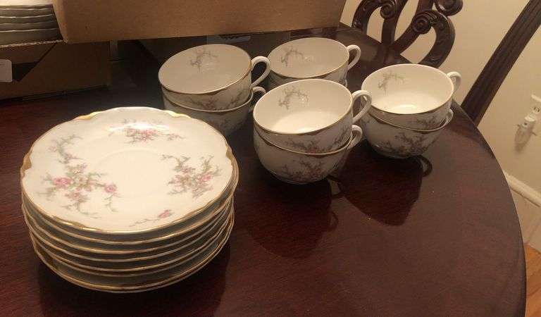 Warwick Avon Rose china - Auction Services LTD