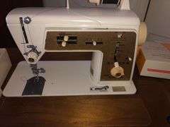 Singer Golden Touch and Sew 640 sewing machine. - Auction Services LTD