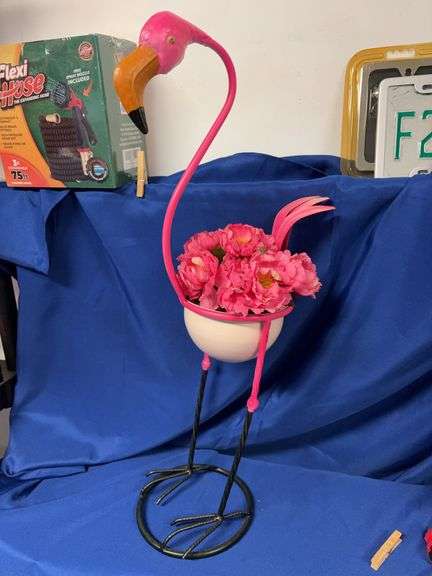 Flamingo stand - Auction Services LTD