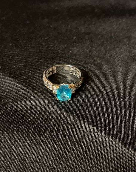 Blue stone ring - Auction Services LTD
