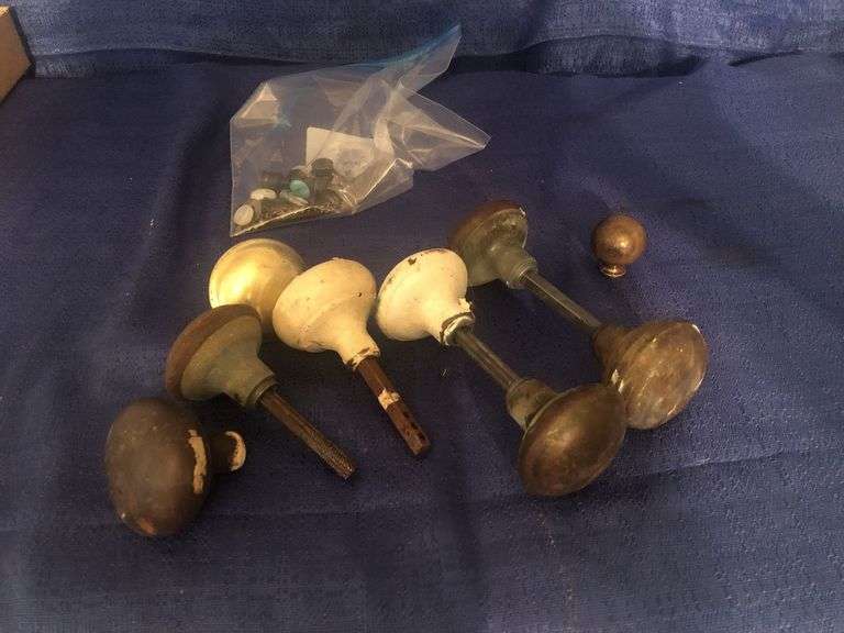 Antique door knobs - Auction Services LTD