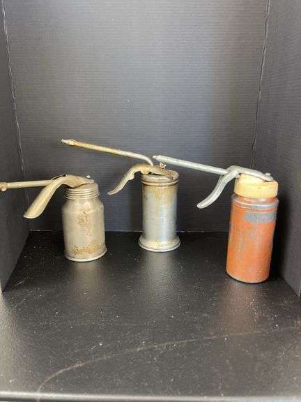 Oil cans - Auction Services LTD