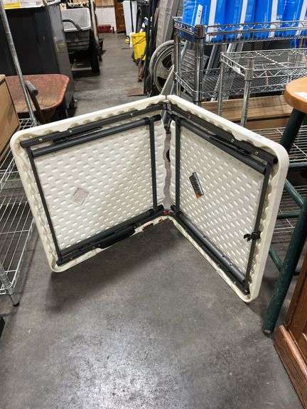 Folding table - Auction Services LTD