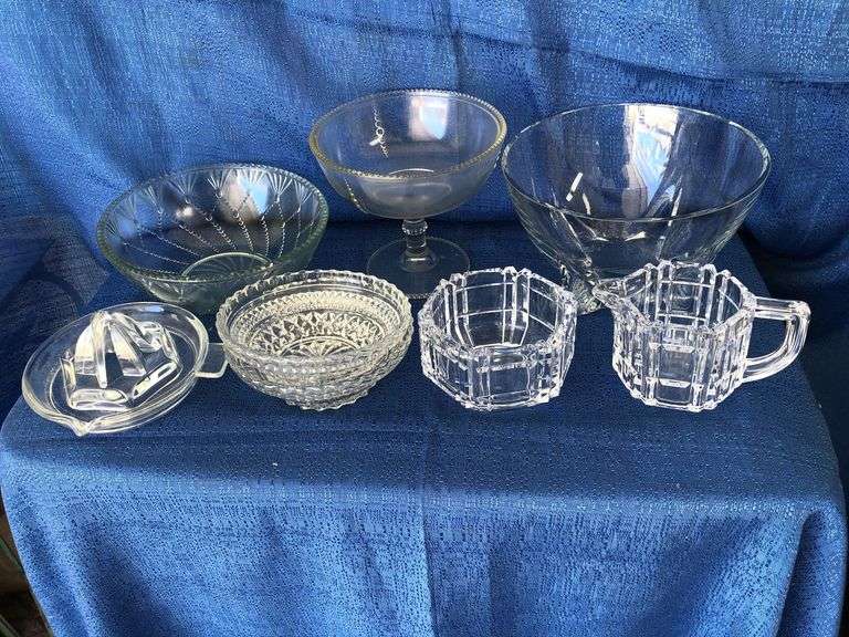 Glass serving ware - Auction Services LTD