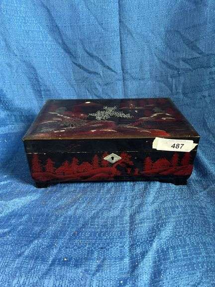 Jewelry box - Auction Services LTD