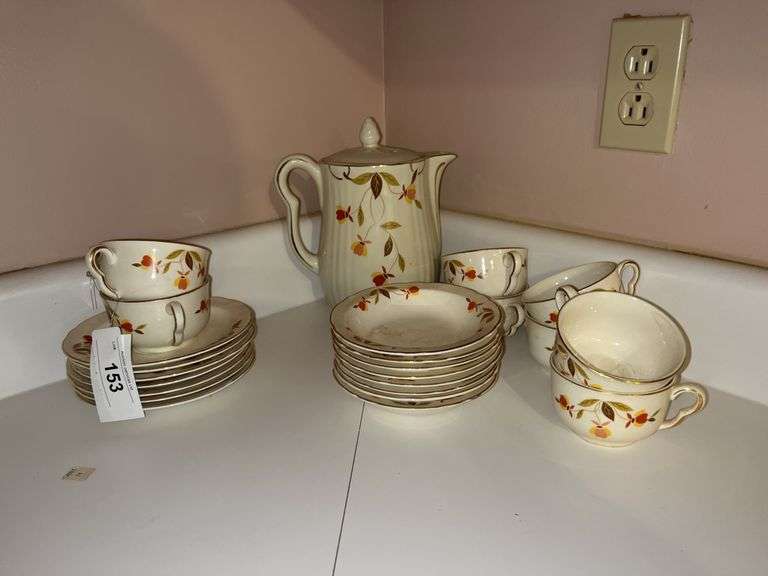 Superior Hall dish set - Auction Services LTD